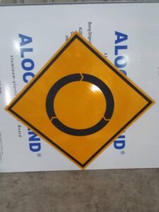 SIGNBOARD ROUNDABOUT AHEAD (WD.31)-HIP STICKER – TangSafety