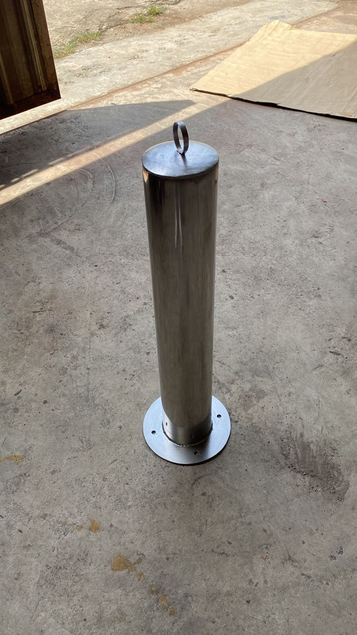 STAINLESS STEEL HEAVY DUTY BOLLARD WITH TOP CHAIN LOOP – TangSafety